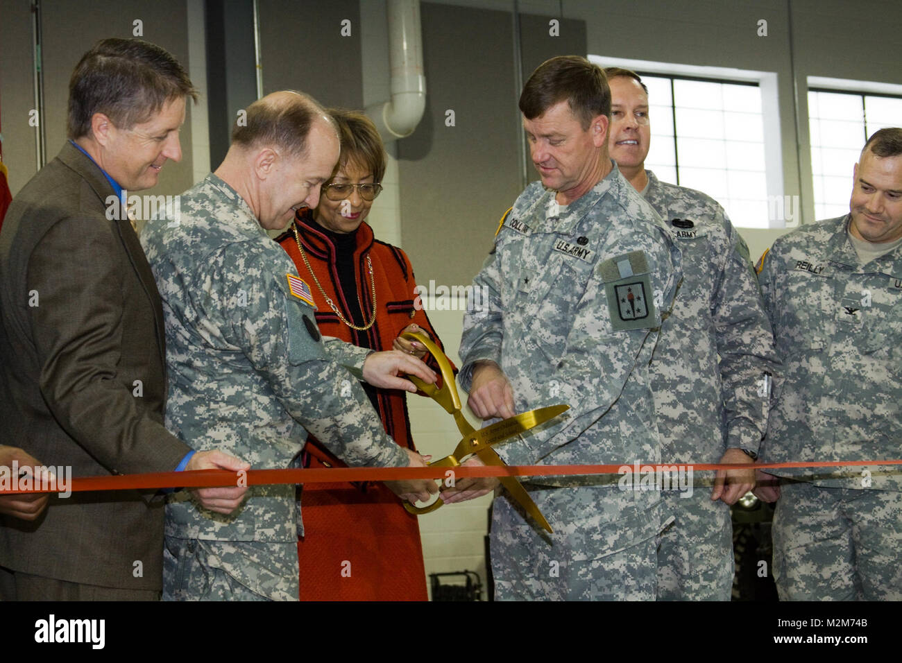 Joyce Rozier, épouse de feu le général Jackson E. Rozier, Jr., assiste ...