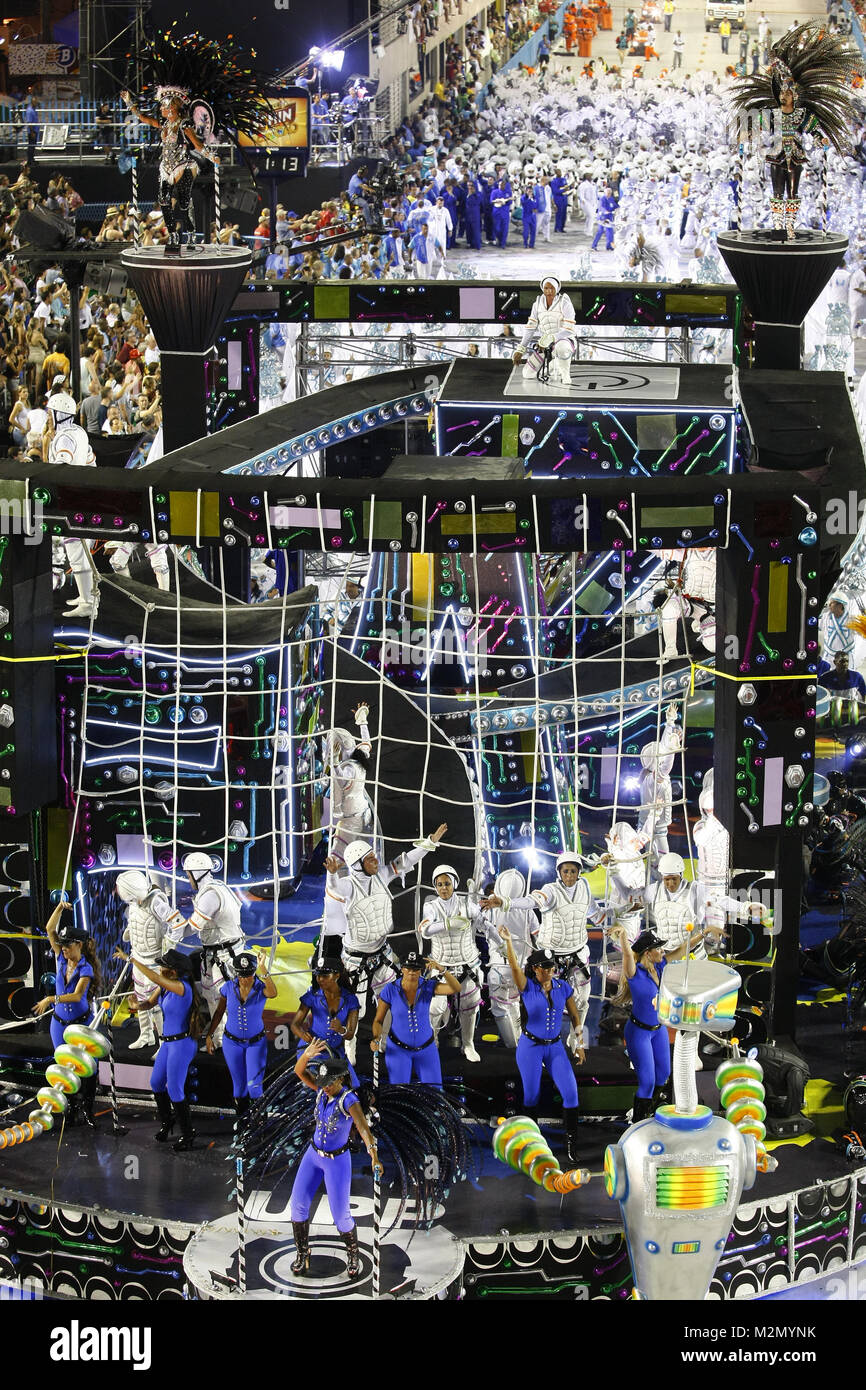L'école de samba Portela faire sa présentation au Sambodrome, Carnaval ...