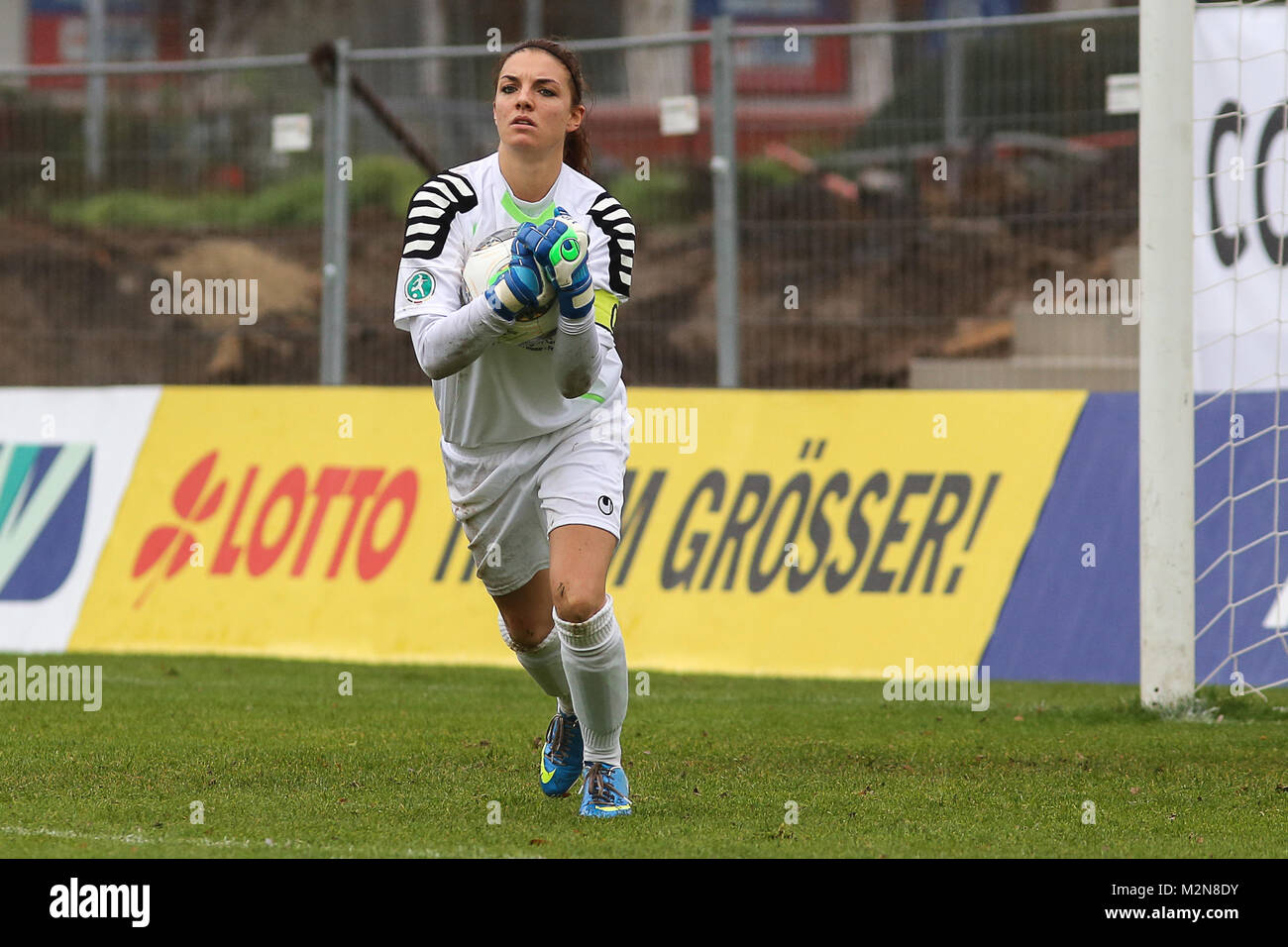 Frauen fussball bundesliga Banque de photographies et d’images à haute ...