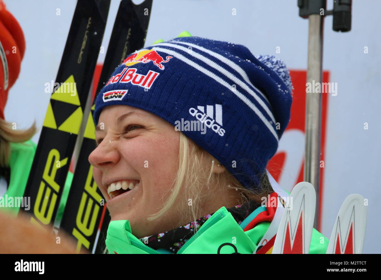 Bei der Siegerehrung konnte Miriam Gössner SC (Garmisch) schon wieder ...
