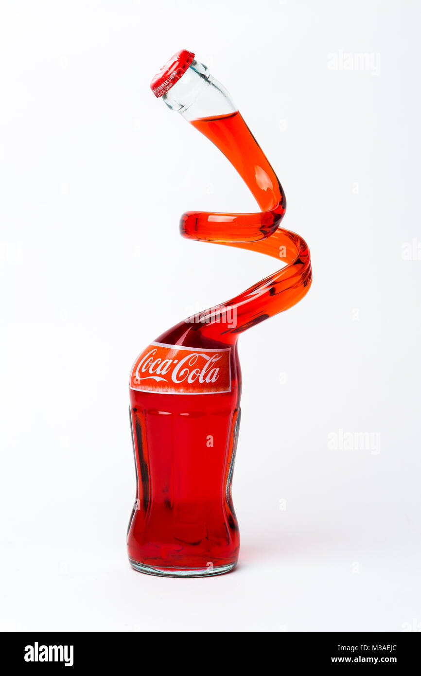 TRIESTE, Italie - le 14 janvier 2016, Coca-Cola classique dans une ...