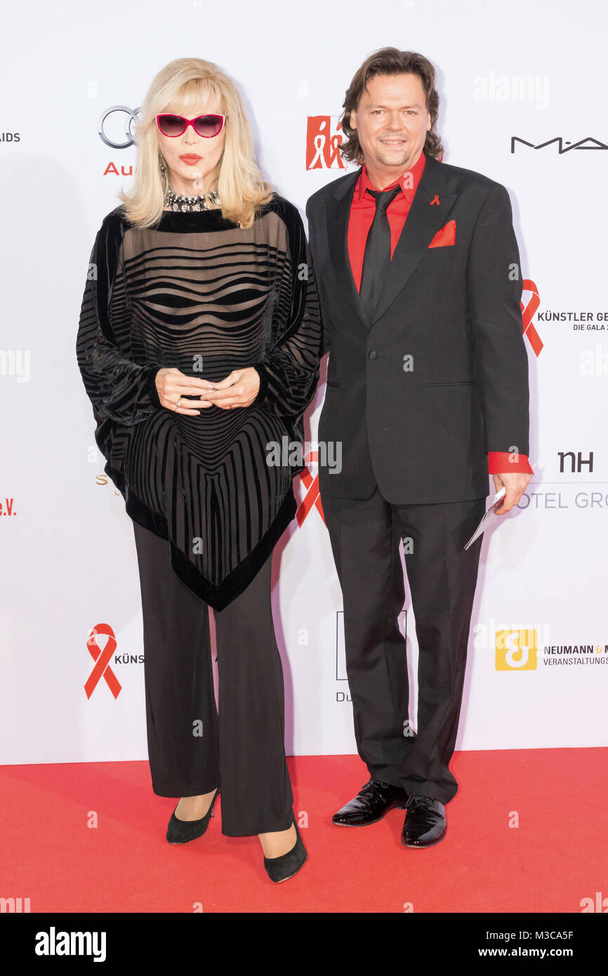 Amanda lear théâtre Banque de photographies et d’images à haute ...