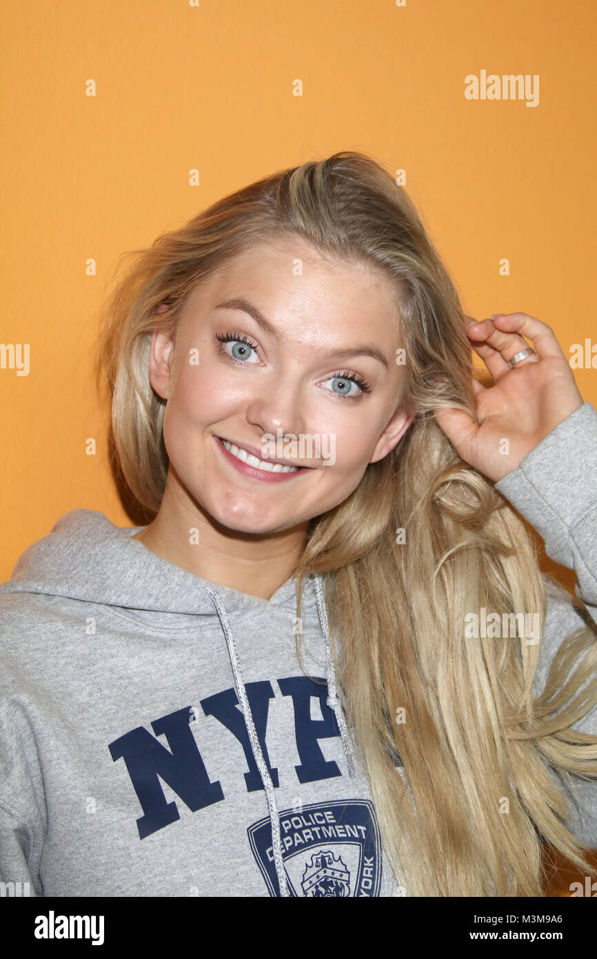 Astrid s singer Banque de photographies et d’images à haute résolution ...