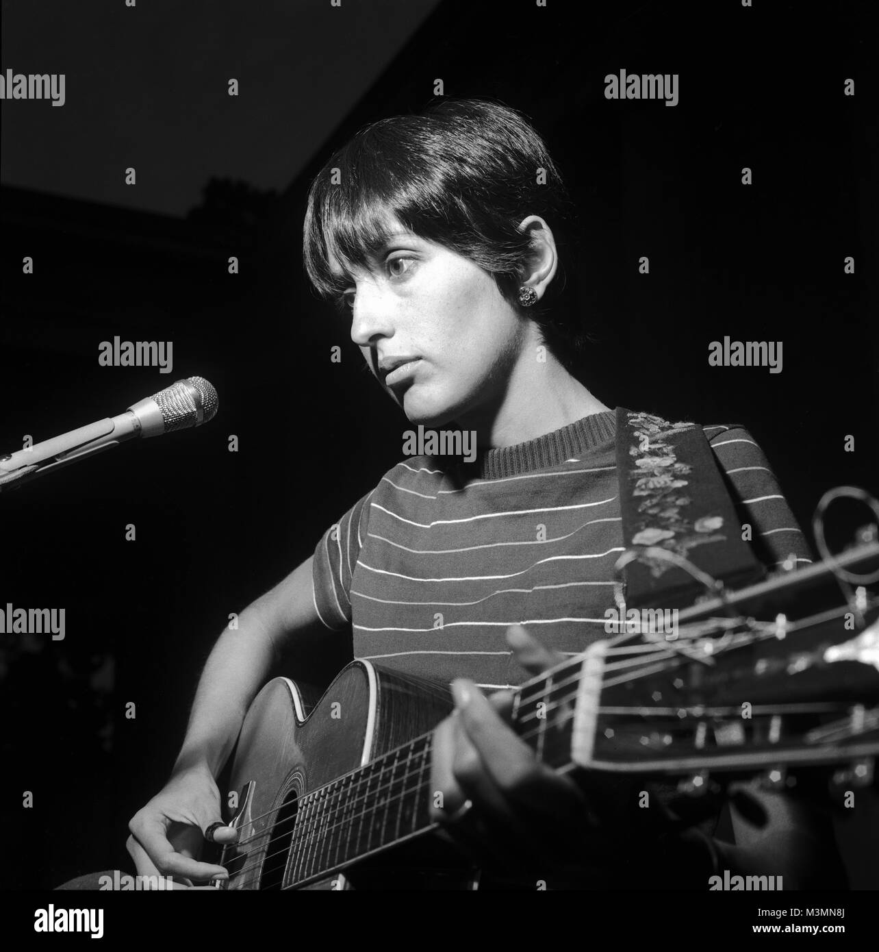 Folk singer joan baez Banque de photographies et d’images à haute ...