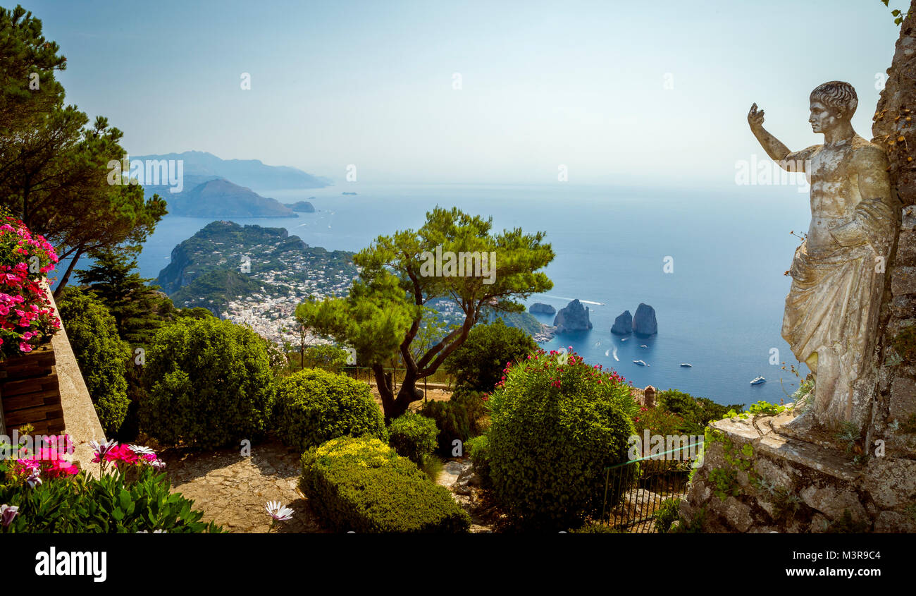 Capri faraglioni du mont solaro Banque de photographies et d’images à ...