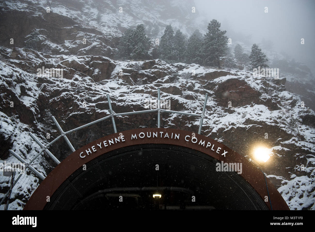 Cheyenne mountain complex Banque de photographies et d’images à haute ...