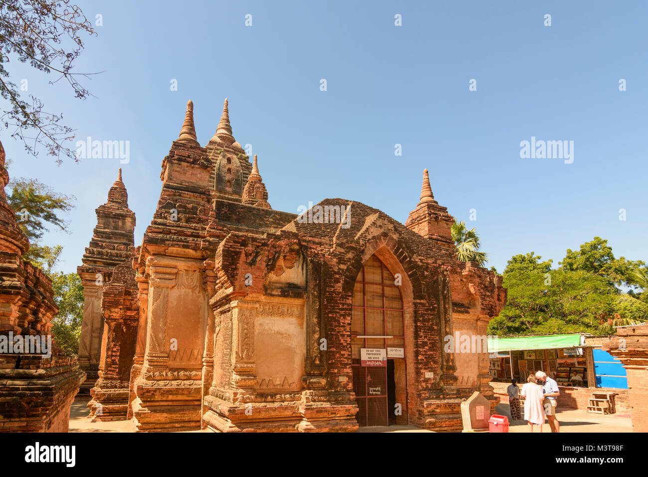 Gubyaukgyi temple Banque de photographies et d’images à haute ...