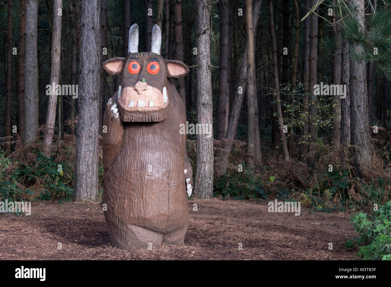 The Gruffalo Wood Carving sur The Gruffalo Spotters Trail, Delamere ...
