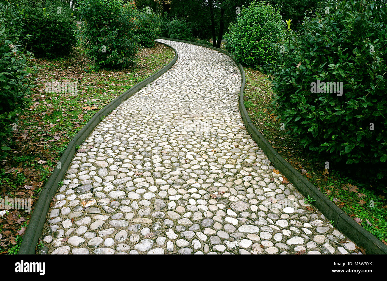 Chemin de pierres Banque de photographies et d’images à haute ...
