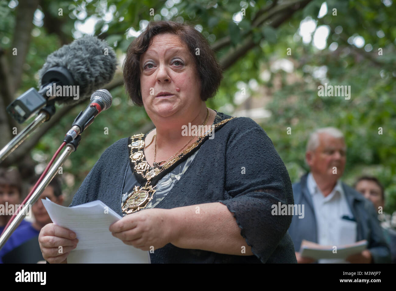 Cllr. Larraine Revah, Maire de Camden parle lors de la commémoration ...