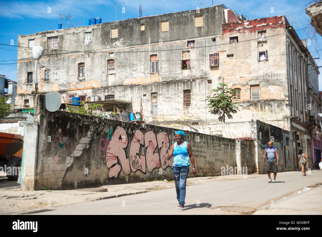 Bâtiment délabré dans la vieille havane Banque de photographies et d ...