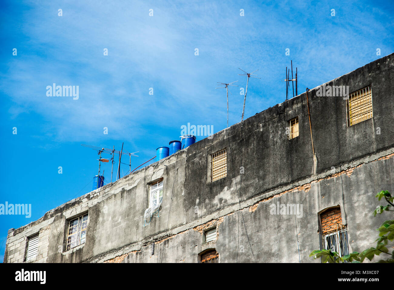 Bâtiment délabré dans la vieille havane Banque de photographies et d ...
