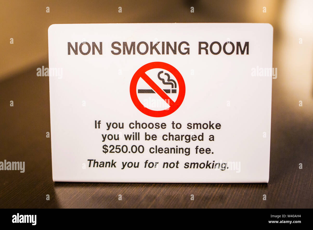 Chambre non fumeurs avertissement signe avec supplément d'info Photo ...