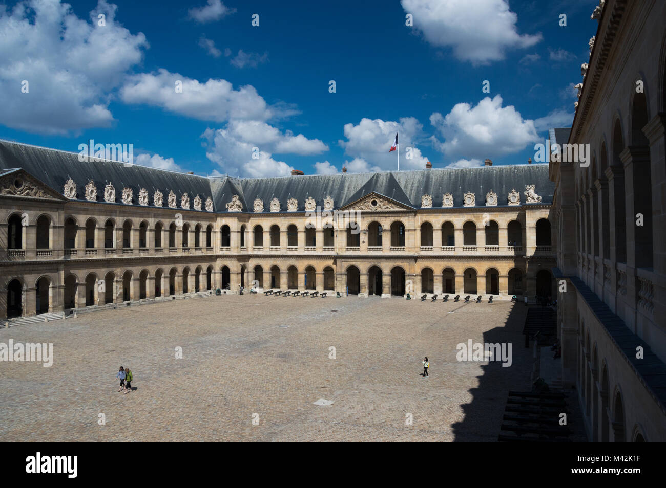 Les invalides courtyard Banque de photographies et d’images à haute ...