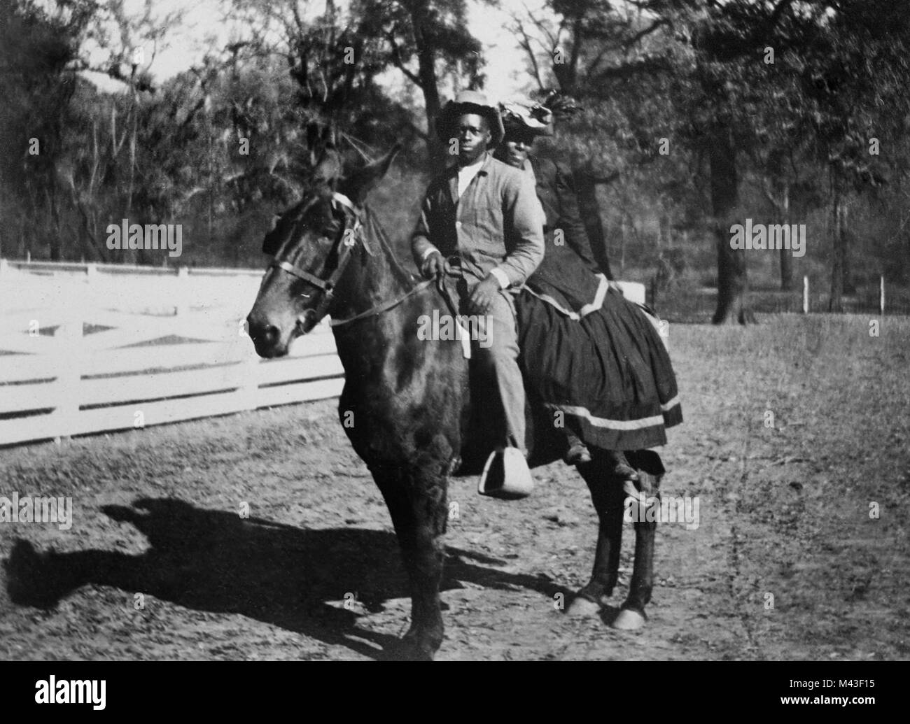 Photo personnelle d'une mère afro-américaine et fils adolescent au ...