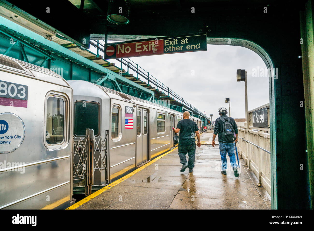 111th street irt flushing line subway station Banque de photographies ...