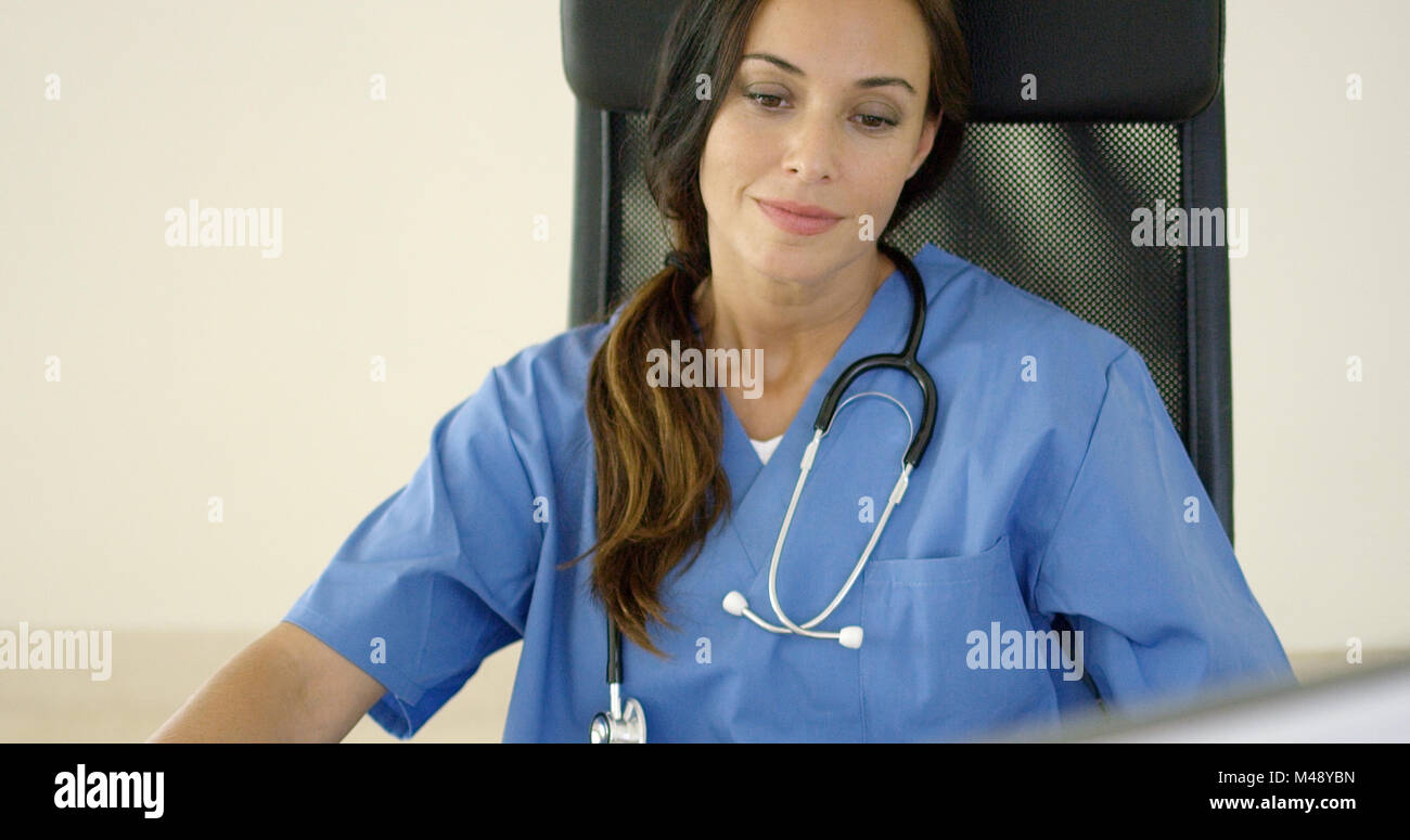 Une main son visage Banque de photographies et d’images à haute ...