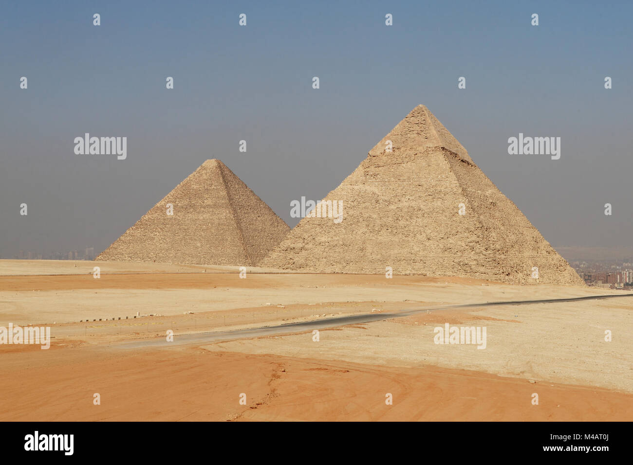 Deux pyramides Banque de photographies et d’images à haute résolution ...