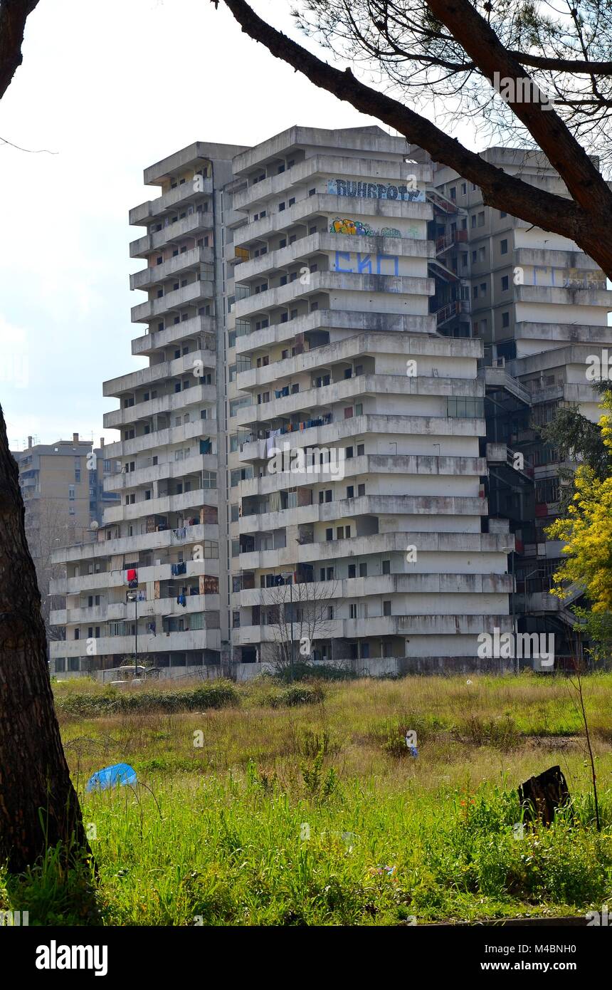 Scampia architecture Banque de photographies et d’images à haute ...