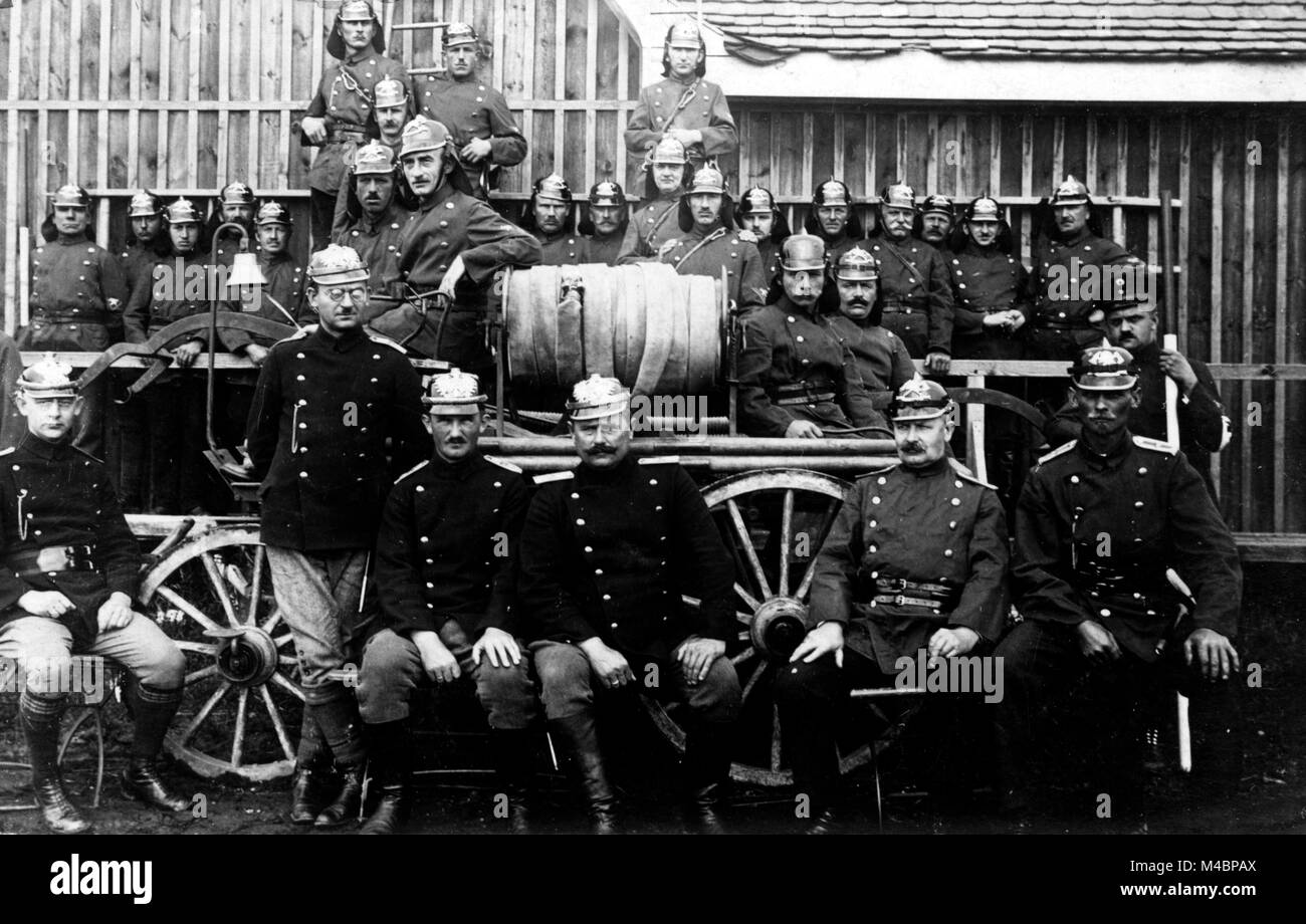 Uniforme De Pompier Historique Banque d'image et photos - Alamy