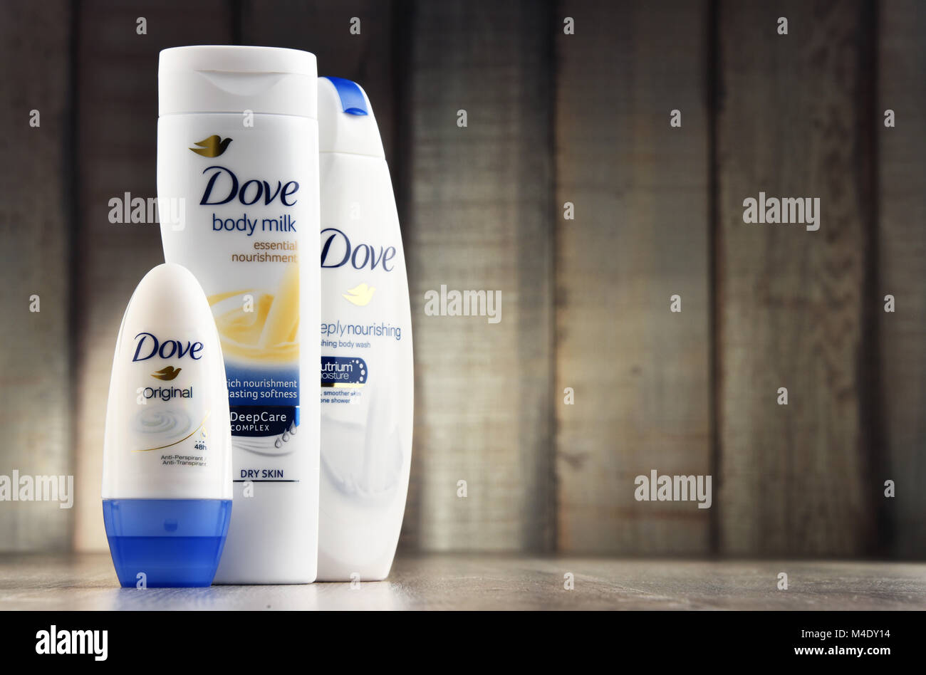 Dove, une marque de soins personnels appartenant à Unilever Photo Stock ...