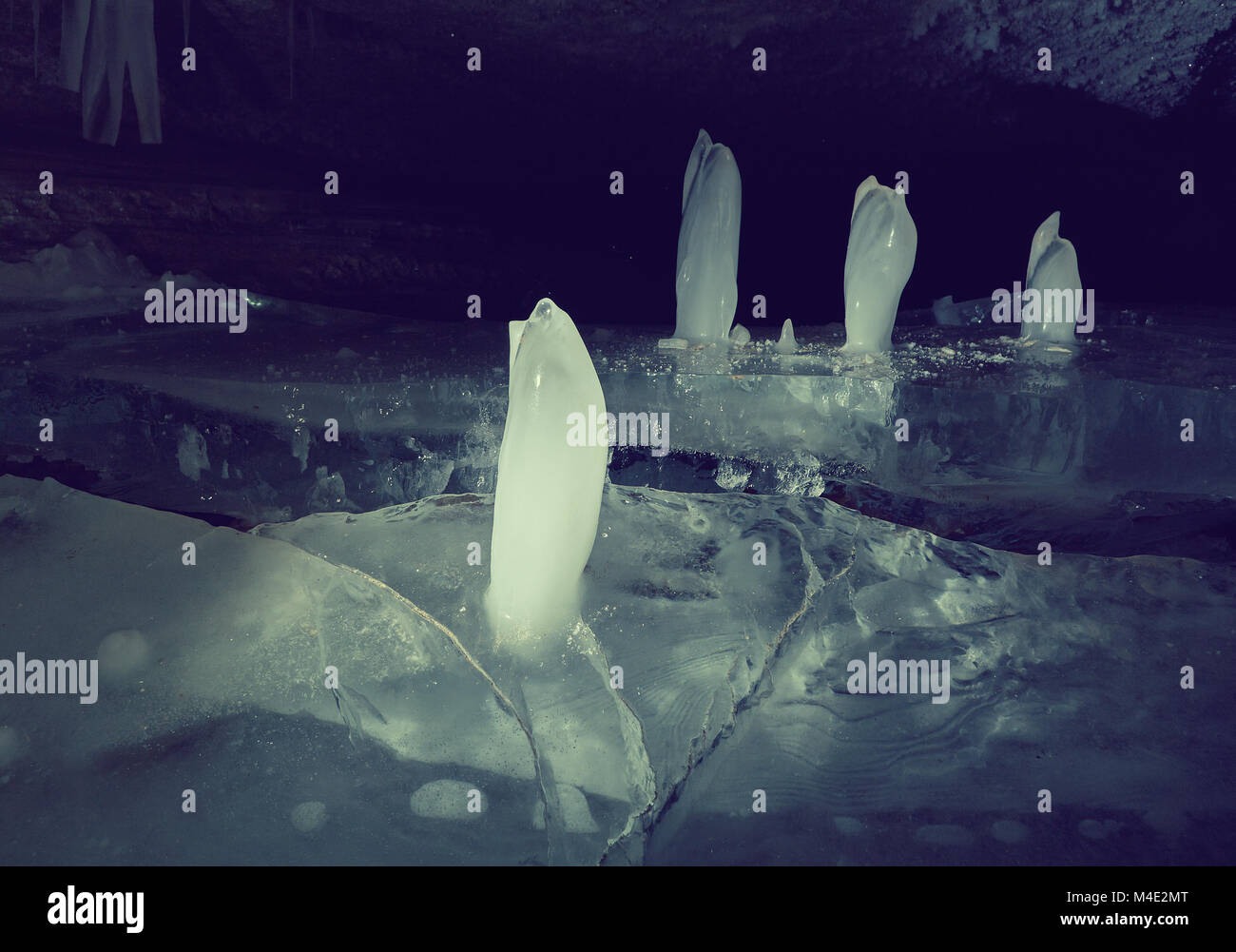 Stalactites de glace Banque de photographies et d’images à haute ...