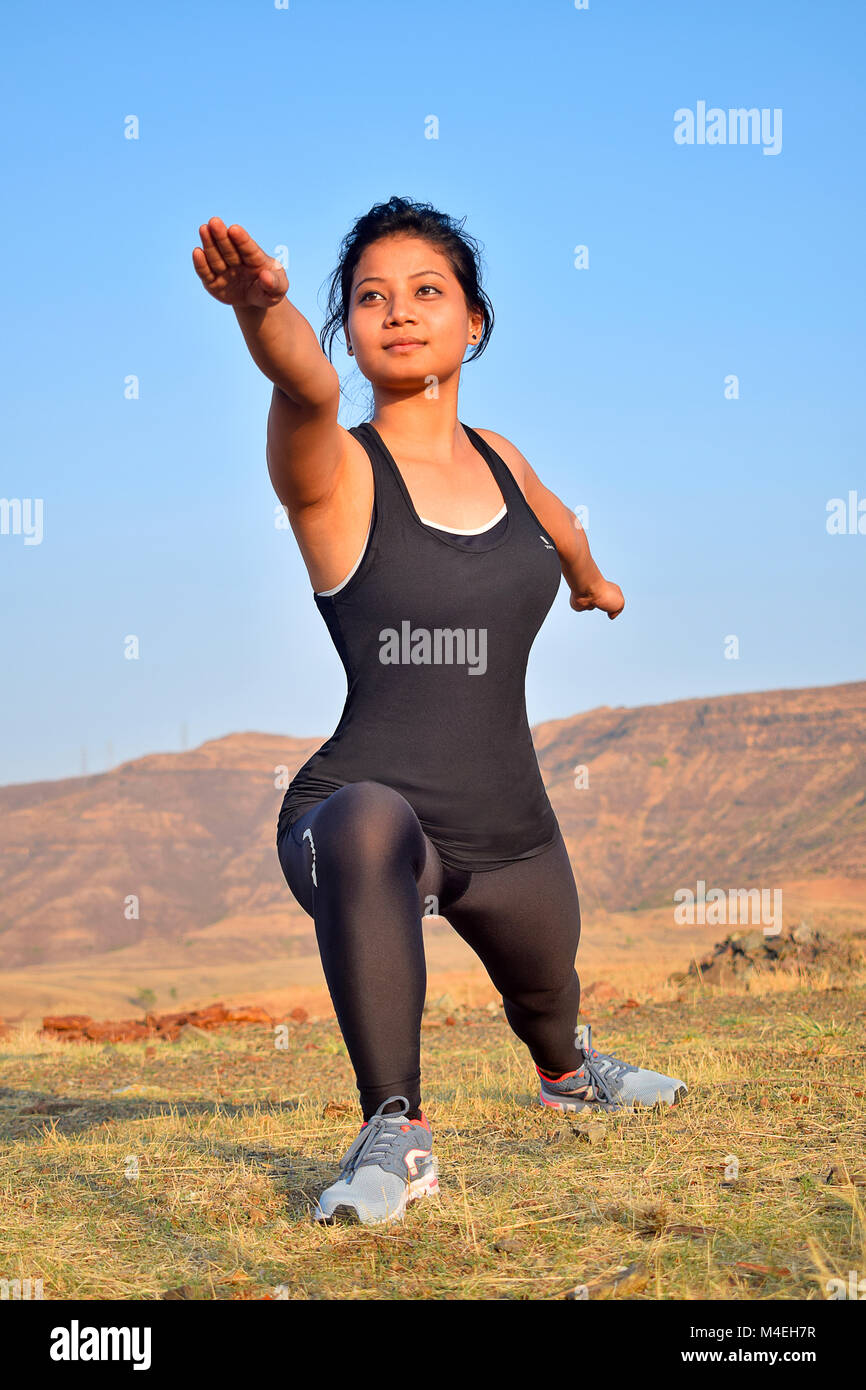 Fitness fat girl exercising gym Banque de photographies et d’images à ...