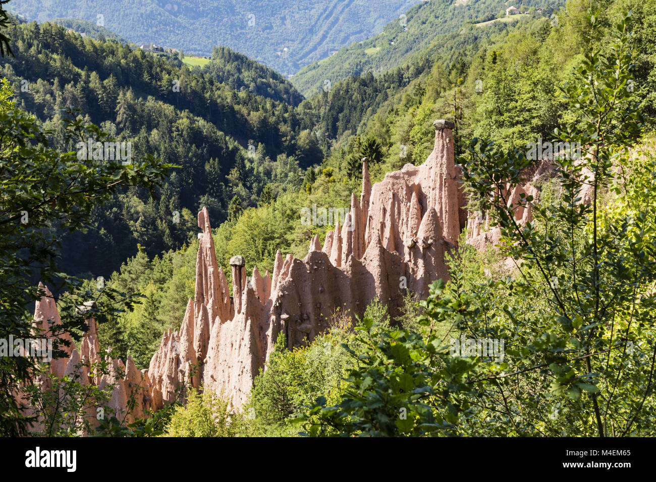 Pyramides de la terre renon Banque de photographies et d’images à haute ...
