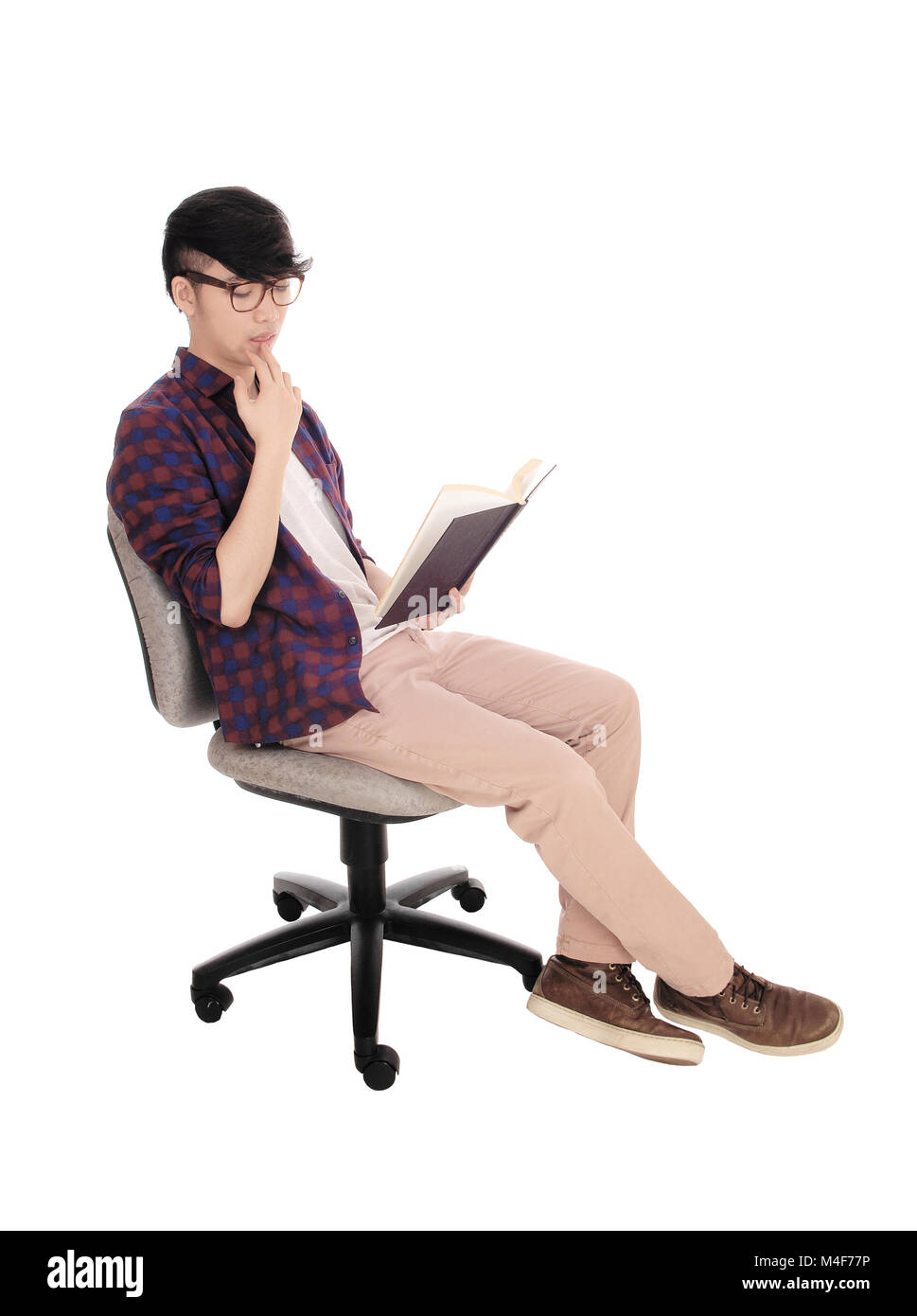 Homme qui lit Banque d'images détourées - Alamy