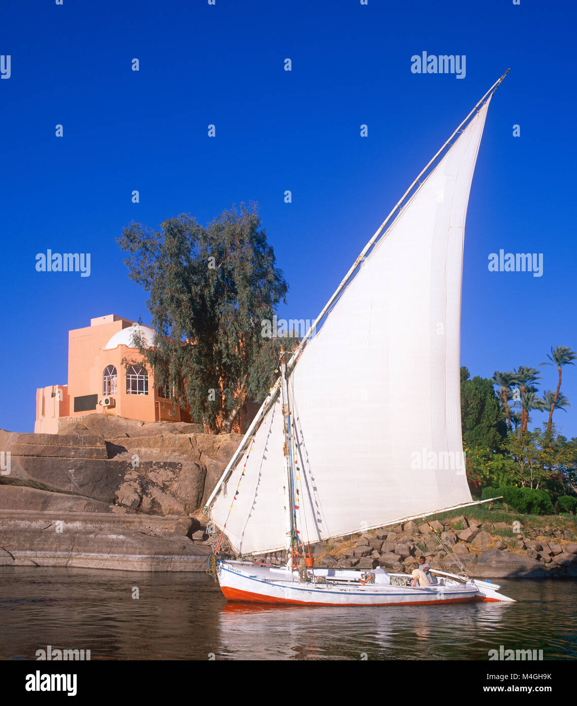 Felouque sur le nil près d'assouan Banque de photographies et d’images ...