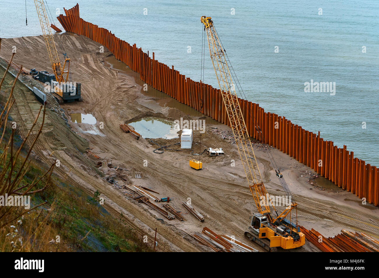 La construction de la promenade en mer, le renforcement de la façade ...