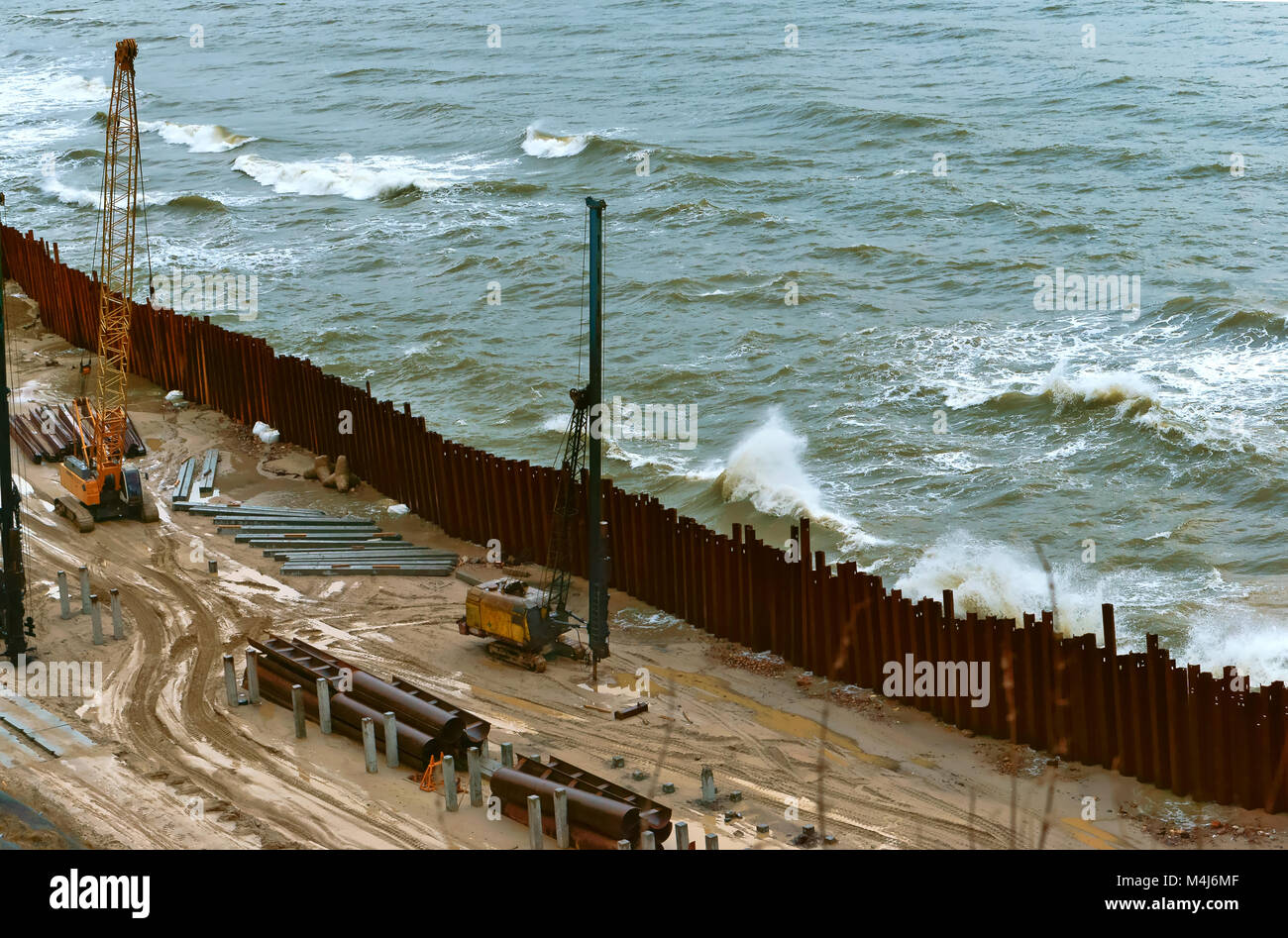 La construction de la promenade en mer, le renforcement de la façade ...