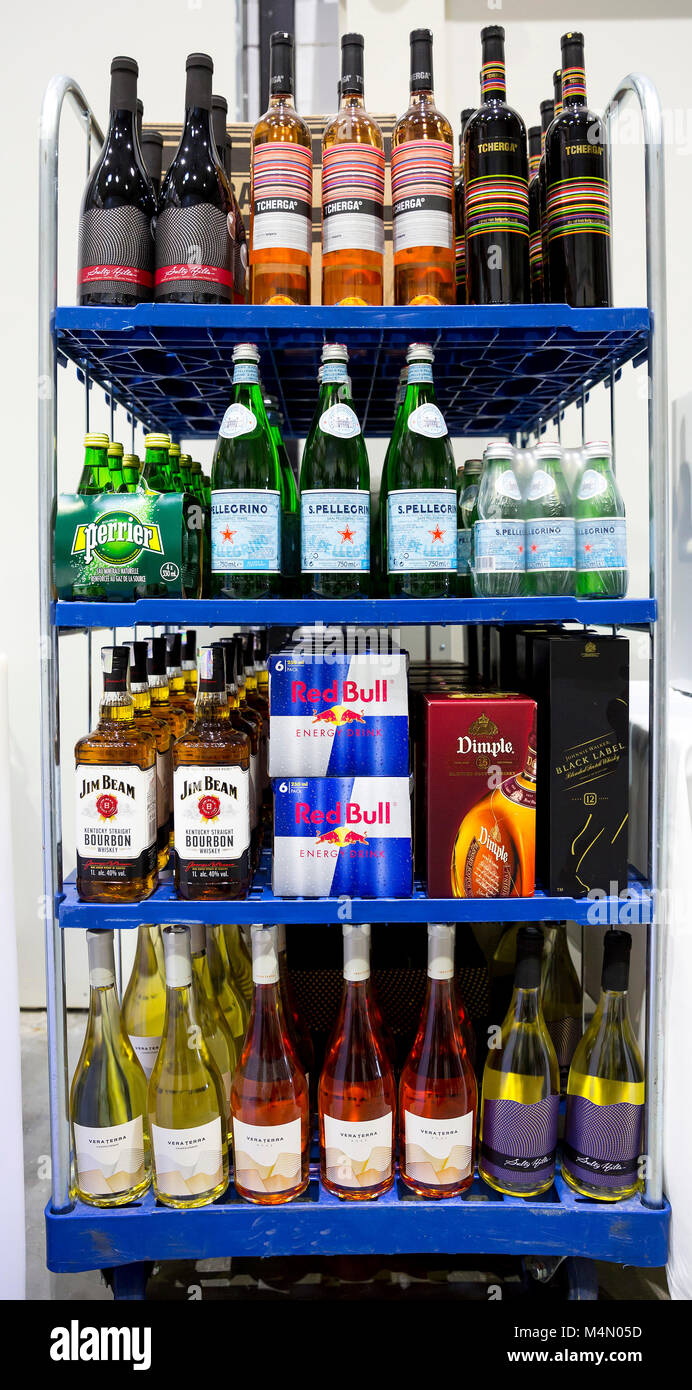 Bottle red bull energy drink Banque de photographies et d’images à ...