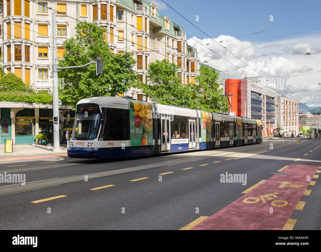 Un Tango de Stadler tramways utilisés par TPG (transports publics ...