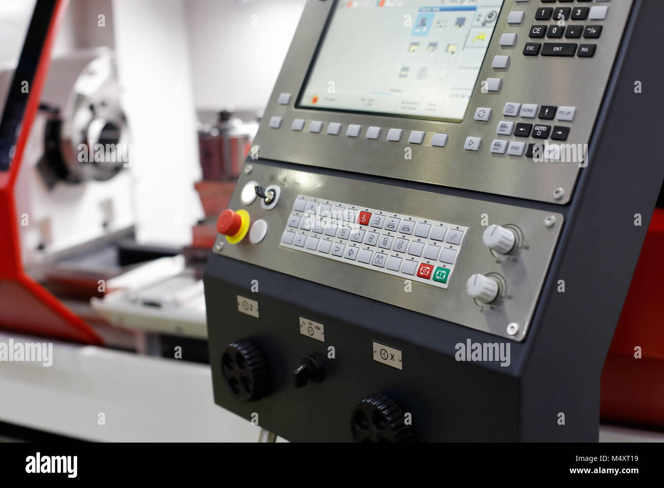 Tableau de contrôle du centre d'usinage CNC. Focus sélectif Photo Stock ...