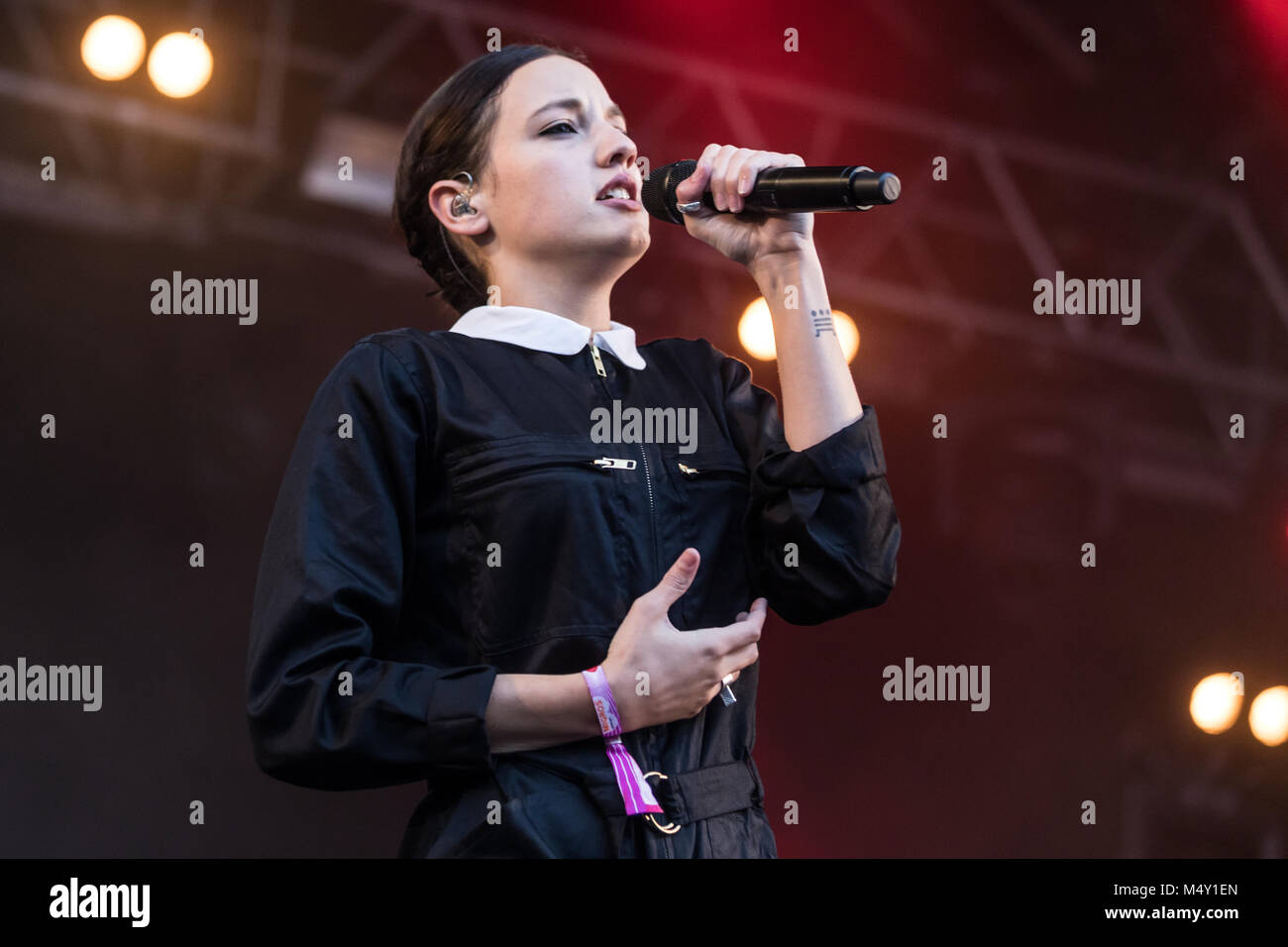 Jain singer Banque de photographies et d’images à haute résolution - Alamy
