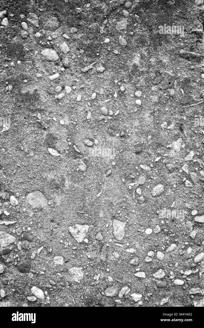 Close-up d'un mur en béton avec des petits cailloux embarqués texture ...