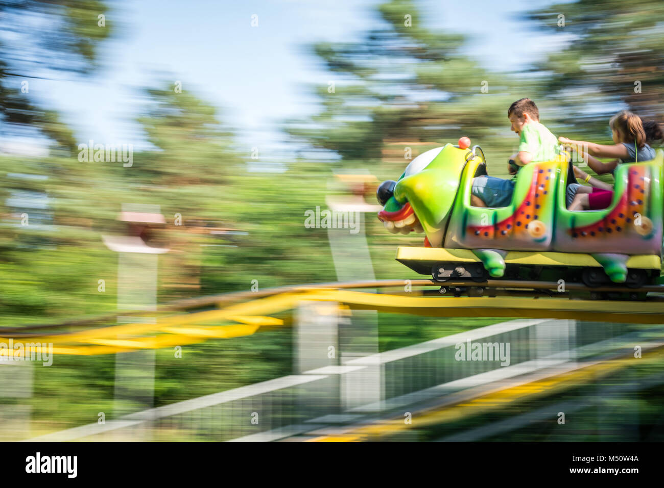 Caterpillar ride Banque de photographies et d’images à haute résolution ...