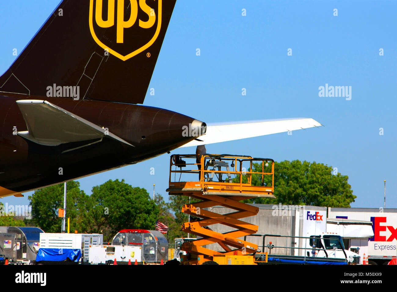 Ups avion Banque de photographies et d’images à haute résolution - Alamy