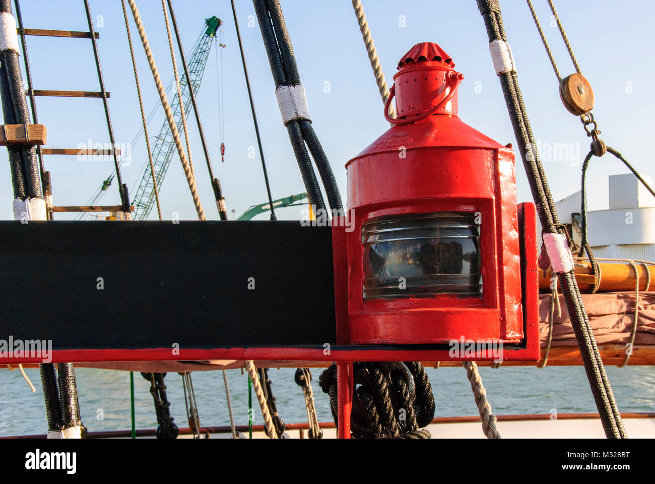 Port rouge Banque de photographies et d’images à haute résolution - Alamy