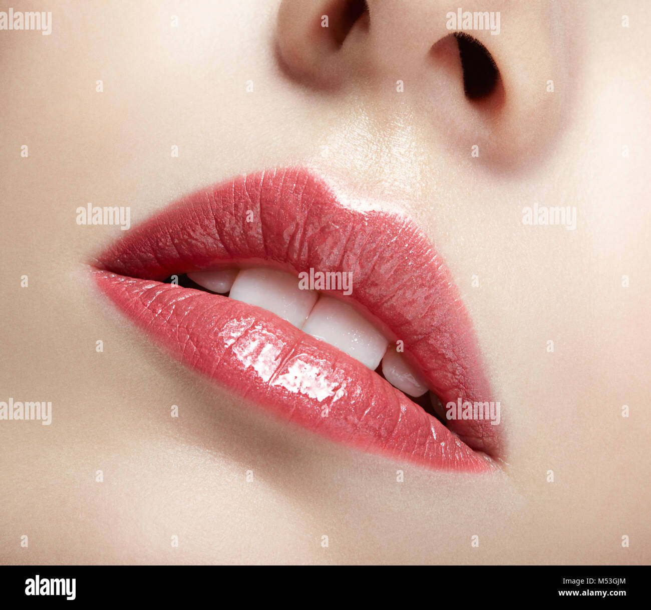 Bouche rose Banque de photographies et d’images à haute résolution - Alamy