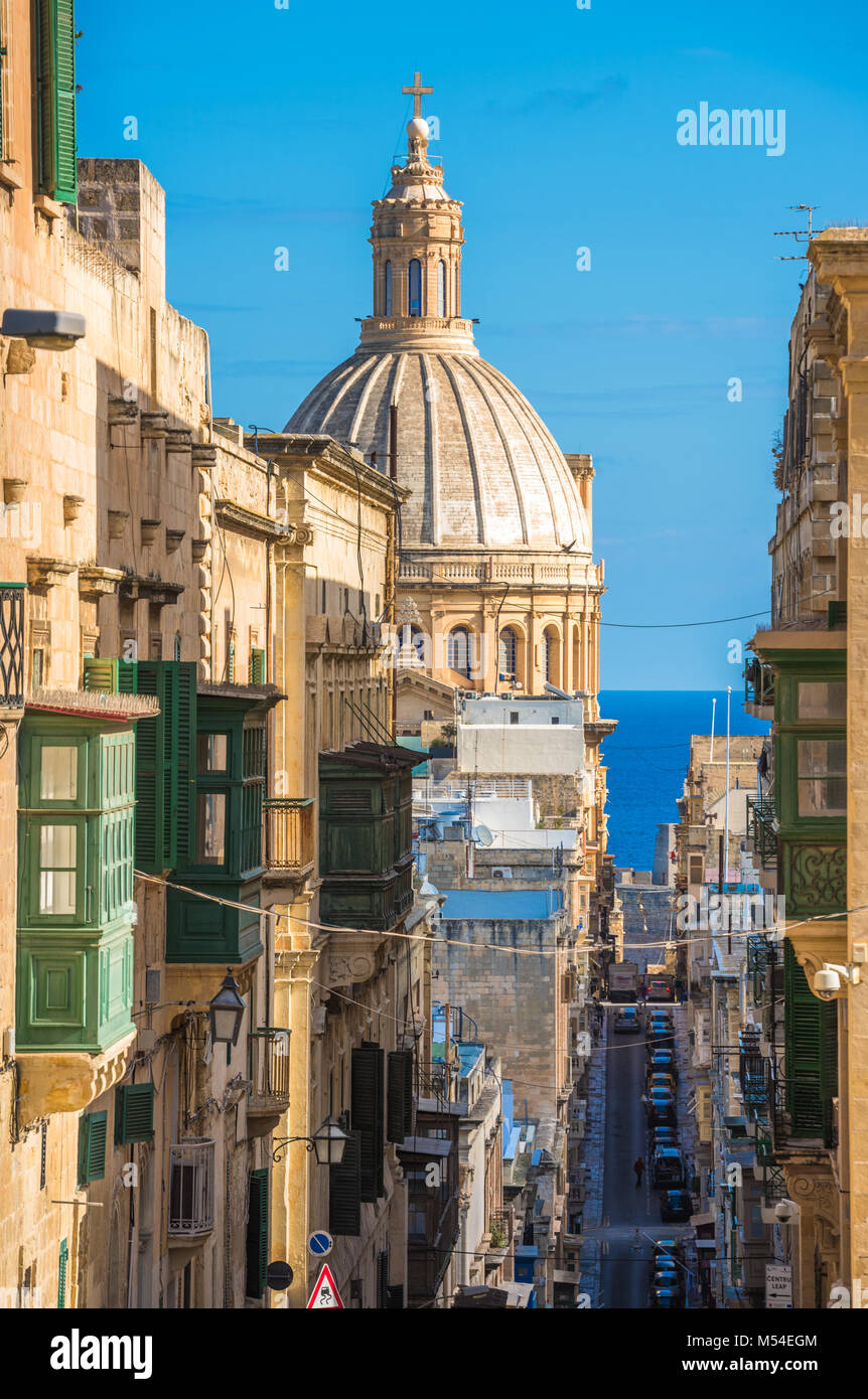 Balcons Typiques De Malte Banque d'image et photos - Alamy