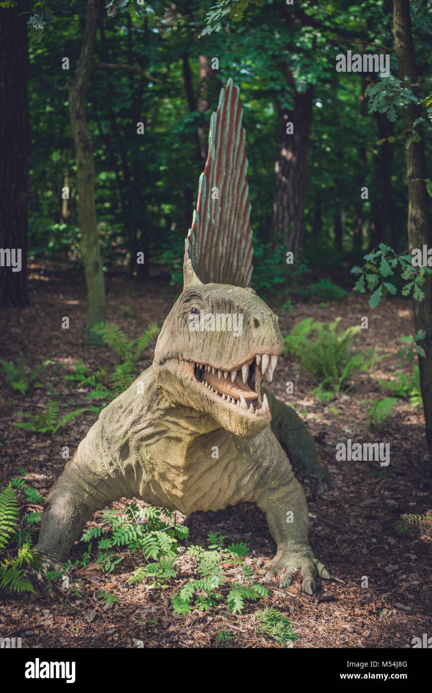 Spinosaurus cretaceous dinosaur Banque de photographies et d’images à haute résolution - Page 2 ...