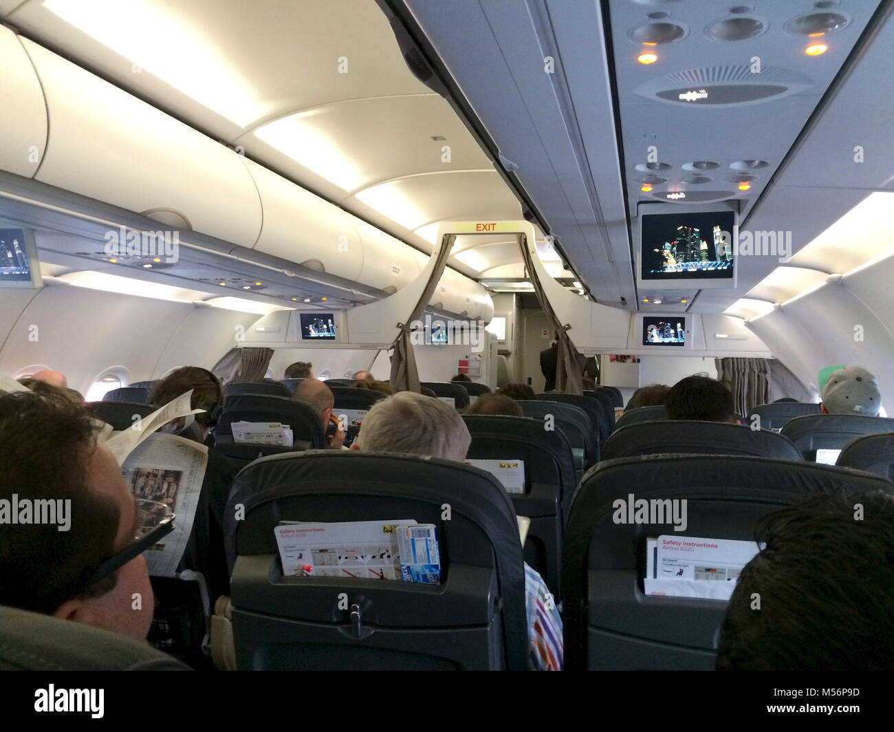 Airbus a320 inside passenger cabin Banque de photographies et d’images ...