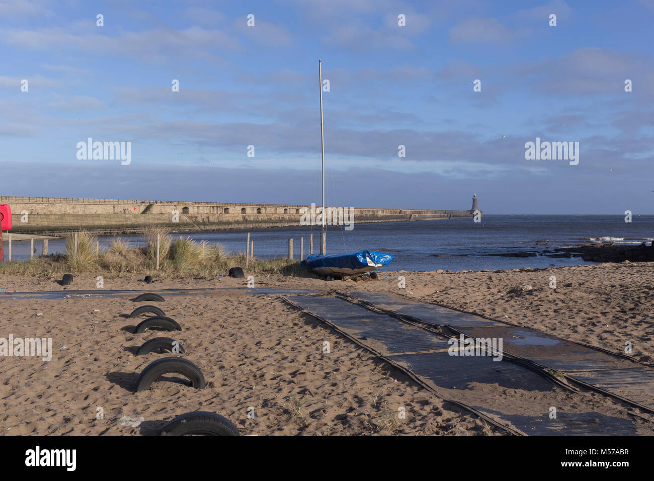 Tynemouth pier Banque de photographies et d’images à haute résolution ...