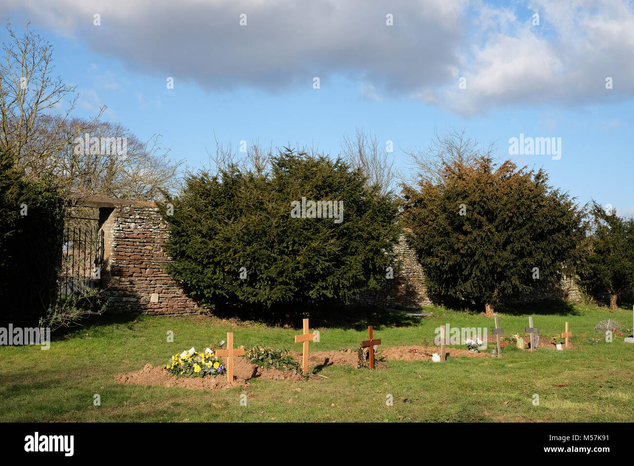 Croix en bois pour marquer la tombe Banque de photographies et d’images ...