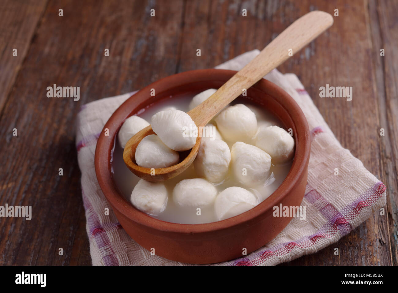 Fromage de saumure blanche Banque de photographies et d’images à haute ...