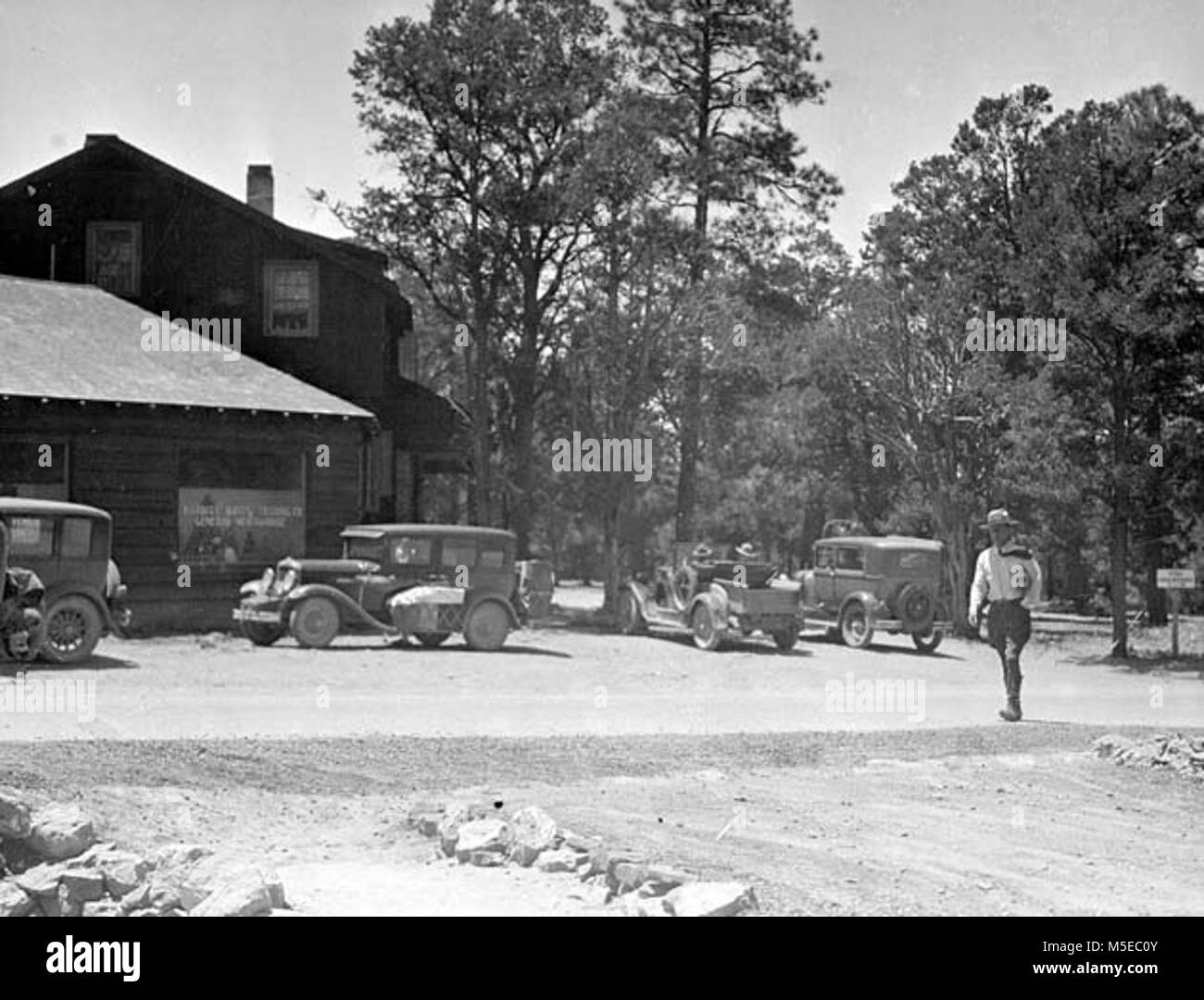 Grand Canyon Ranger en face de Babbitt FRÈRES BABBITT Magasin MAGASIN ...