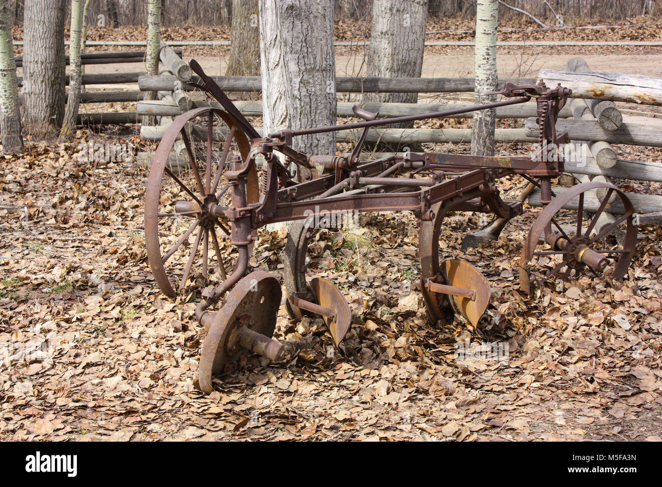 Antique Plow Banque d'image et photos - Alamy
