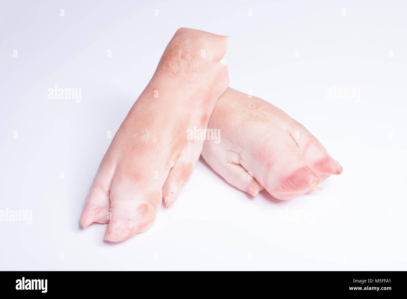 Pieds de cochon sur fond blanc Banque de photographies et d’images à ...